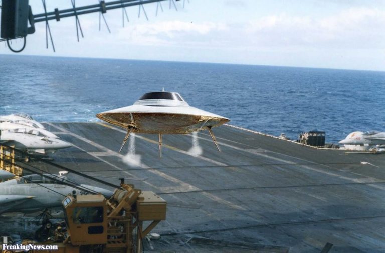 Alien-Spaceship-Landing-on-an-Aircraft-Carrier-99920 | More Cool Pictures